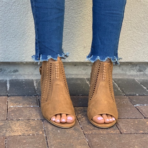 Urban Outfitters | Shoes | Whiskey Perforated Woven Peep Toe Slingback ...